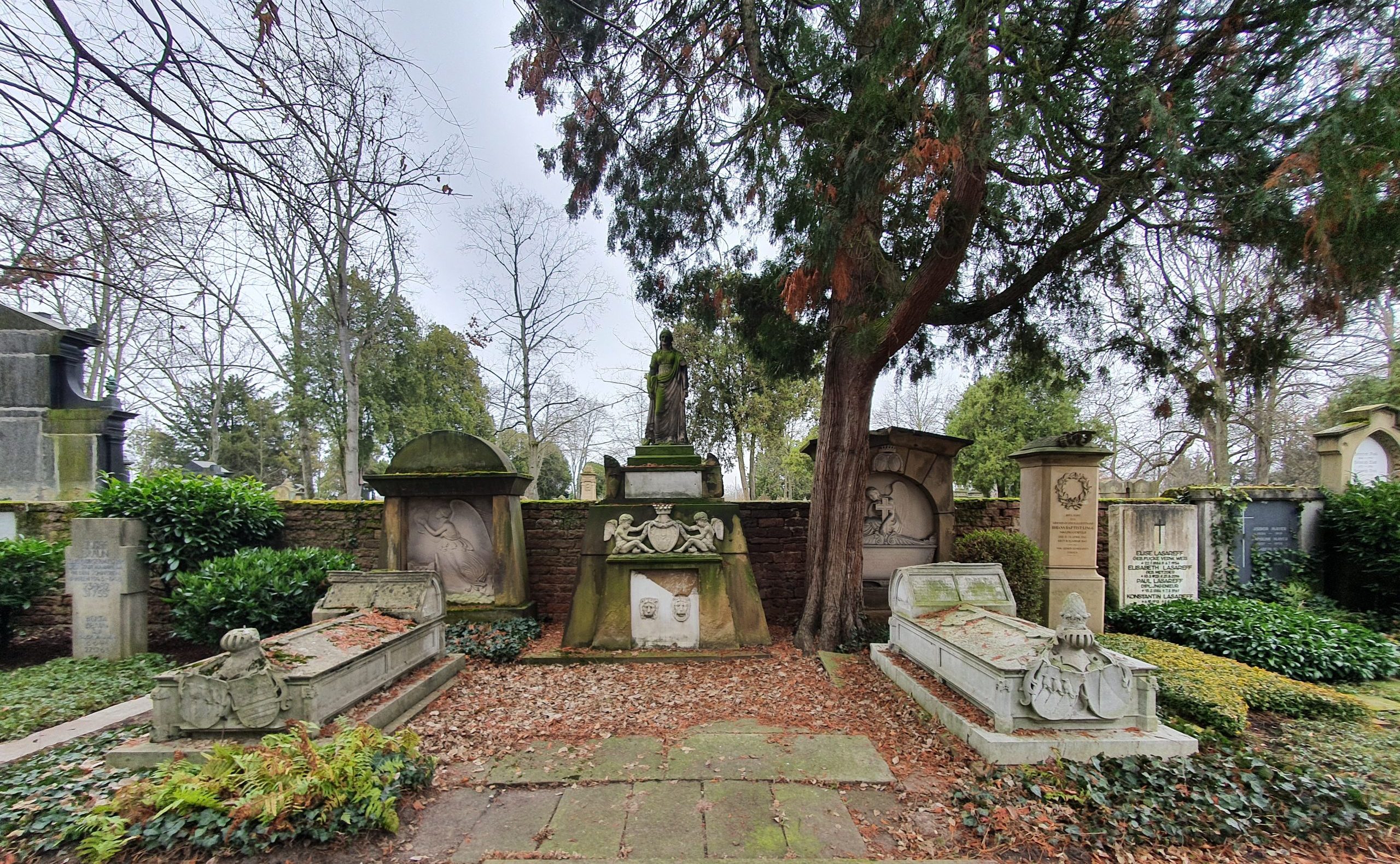 Denkwürdige Mannheimer:innen - Führung über den Hauptfriedhof ...